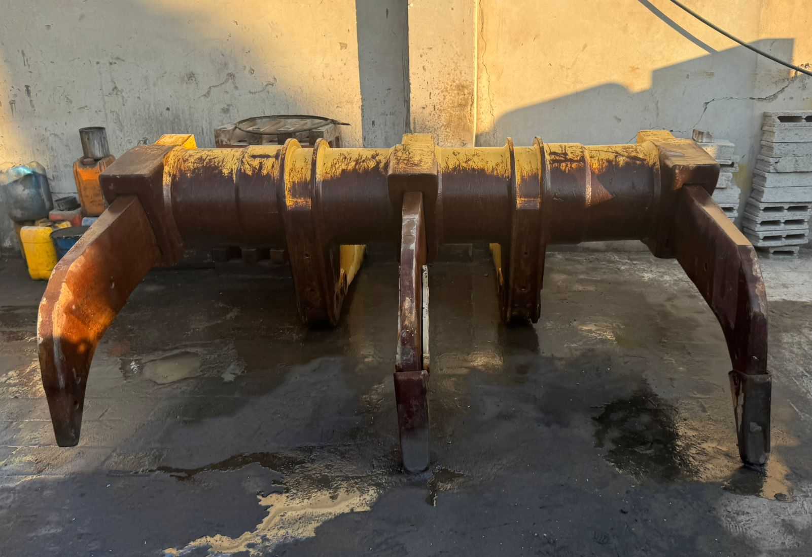 KOMATSU D375 SHANK(RIPPER) | MHJ Heavy Equipment Trading LLC